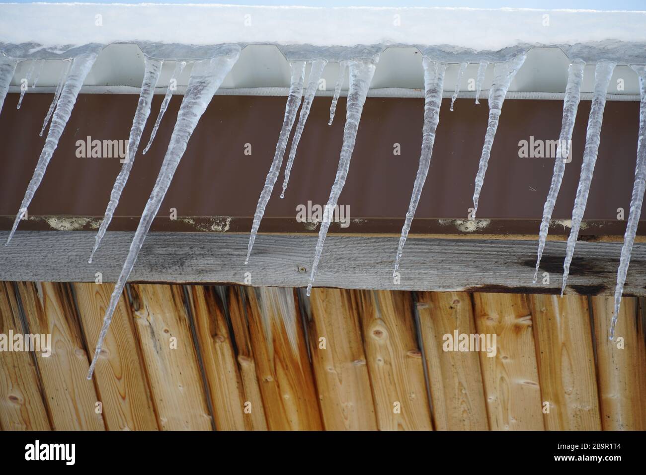 Melting roof snow hi-res stock photography and images - Alamy
