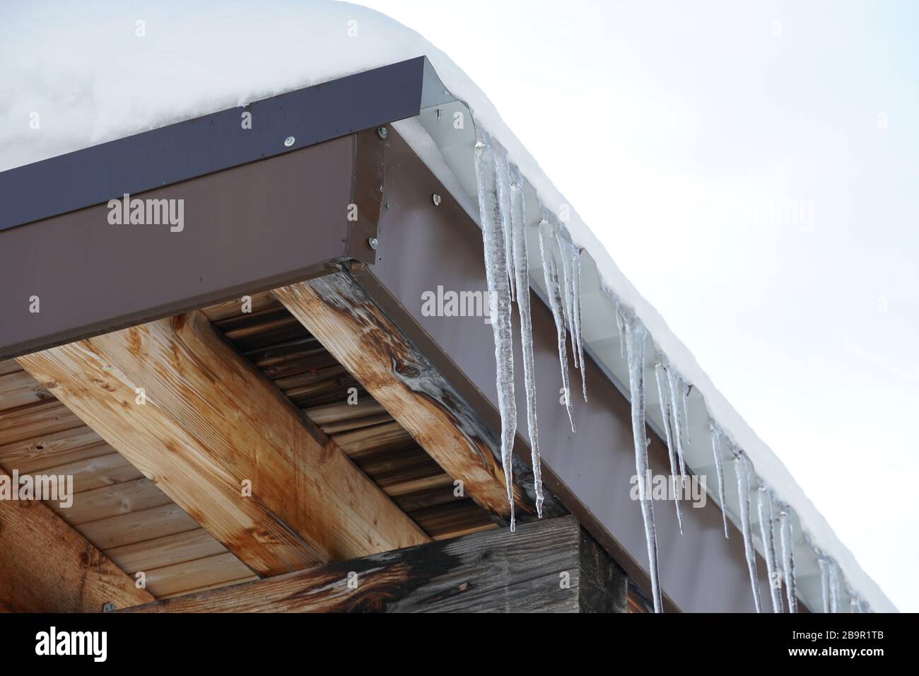 Falling from roof hi-res stock photography and images - Alamy