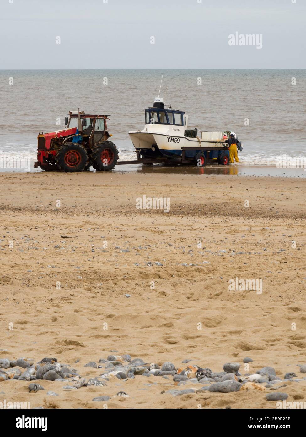Loading boat onto trailer hi-res stock photography and images - Alamy
