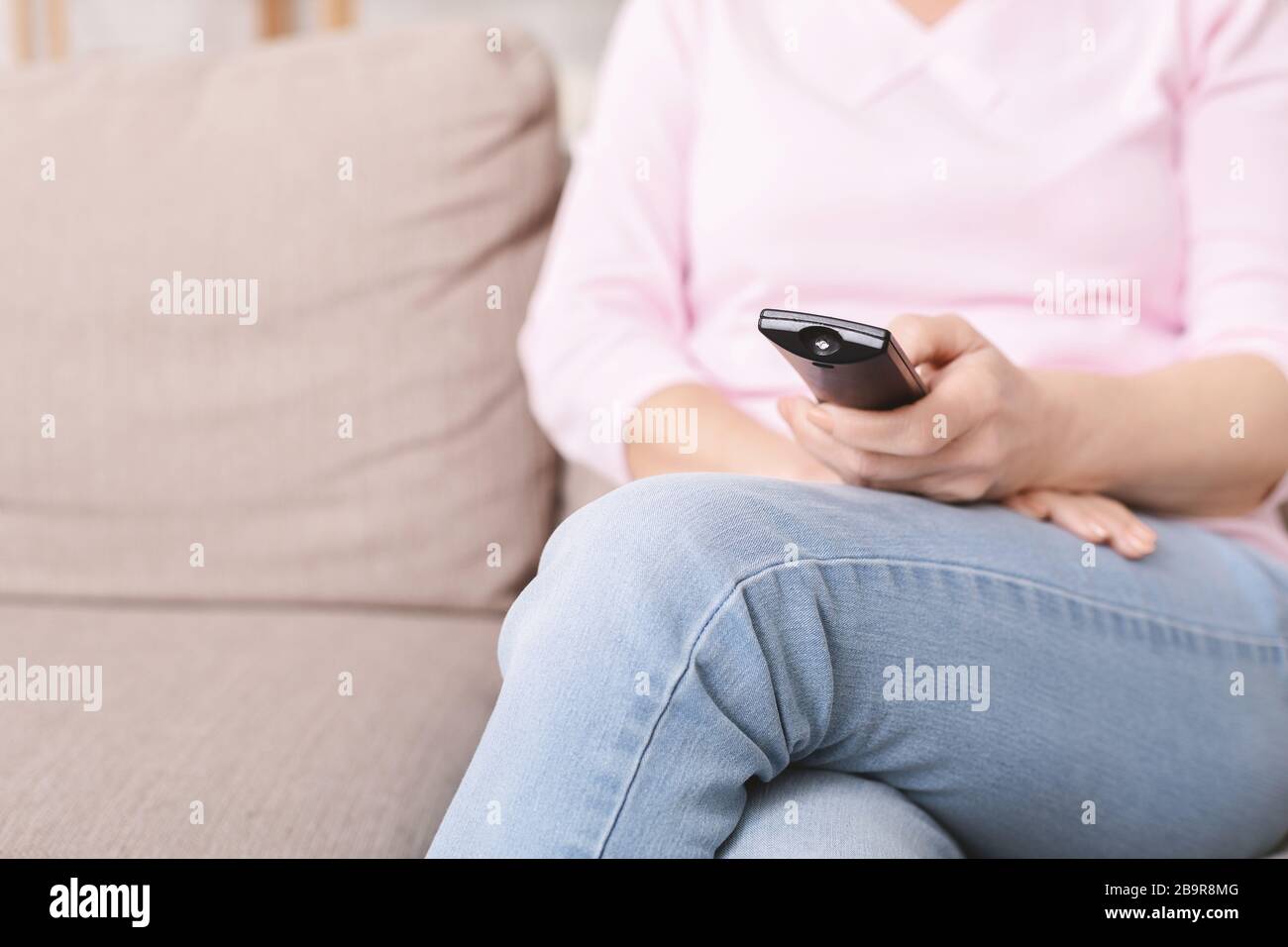 Lady watching tv hi-res stock photography and images - Alamy