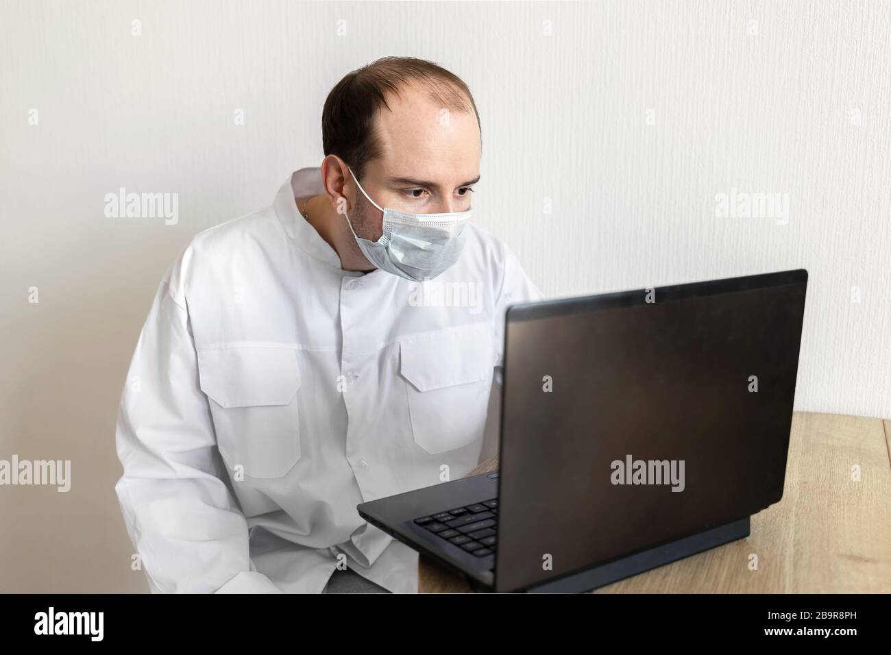 Mature man laptop concern hi-res stock photography and images - Alamy