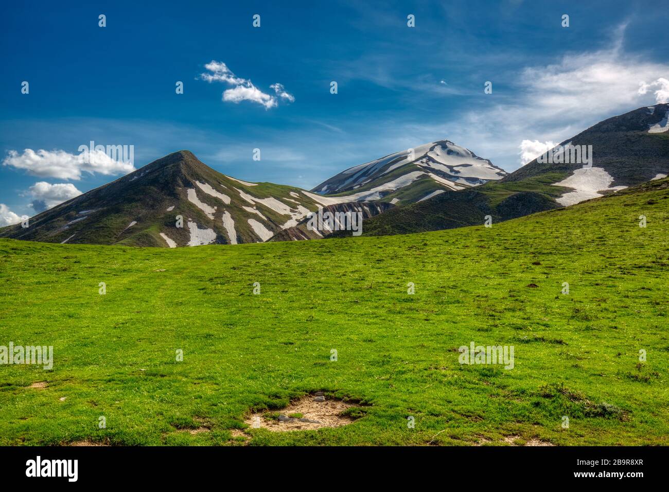 Agrafa mountains in Greece with snow on their peaks Stock Photo - Alamy