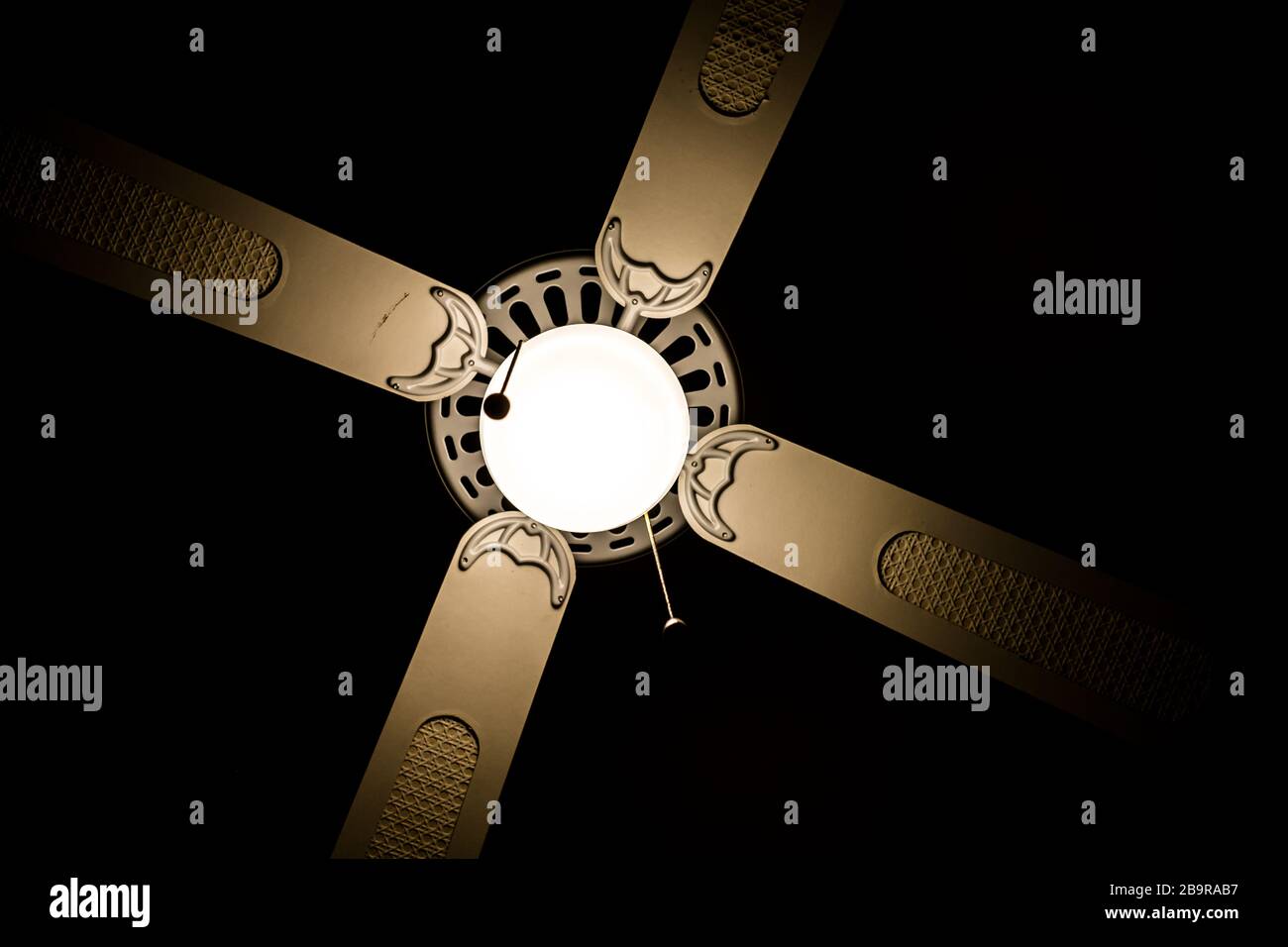 bottom up view of ceiling fan with lights Stock Photo - Alamy
