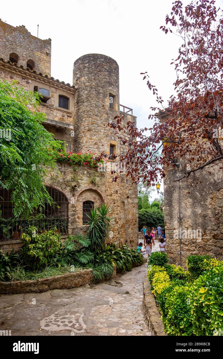 Old town of Pals in Girona, Catalonia, Spain Stock Photo - Alamy