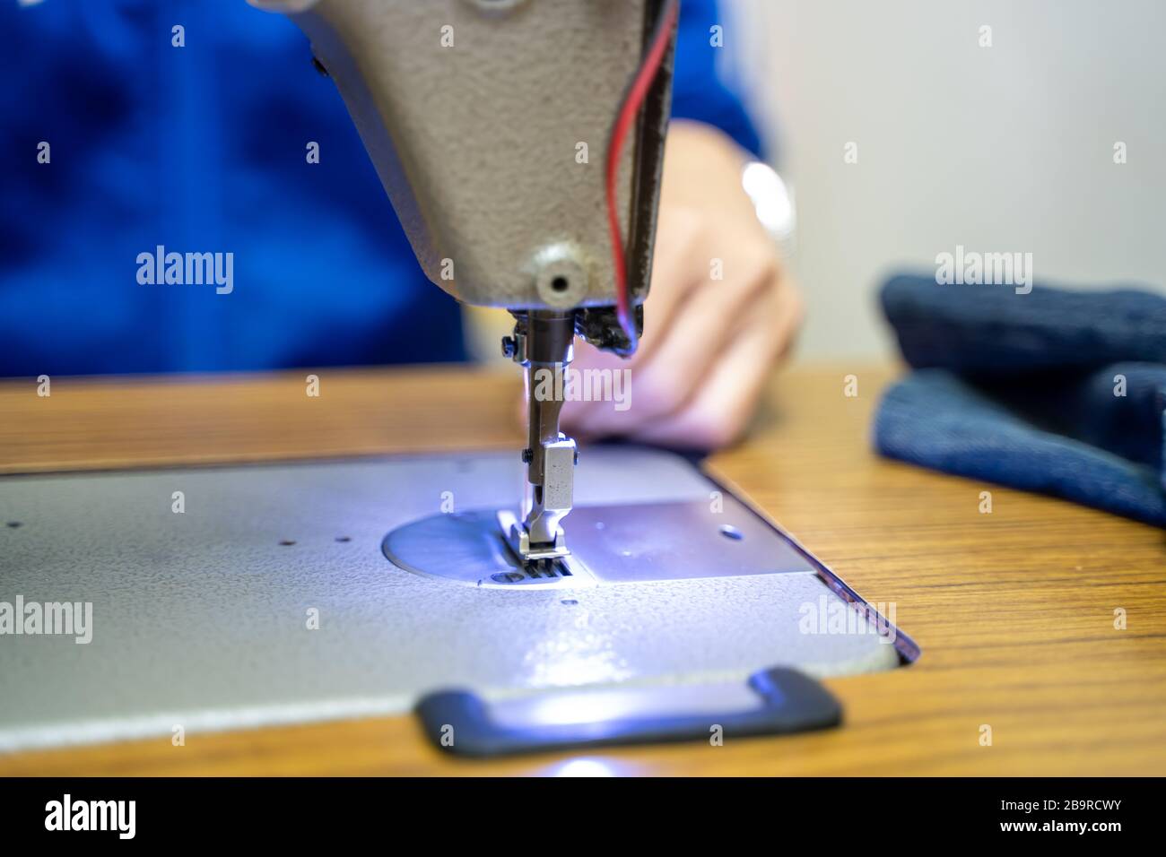 hands working on the sewing machine Stock Photo - Alamy