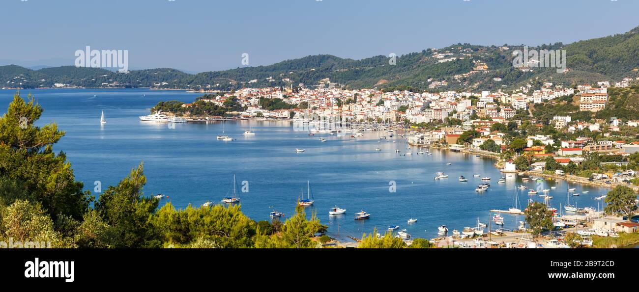 Harbor overview hi-res stock photography and images - Alamy