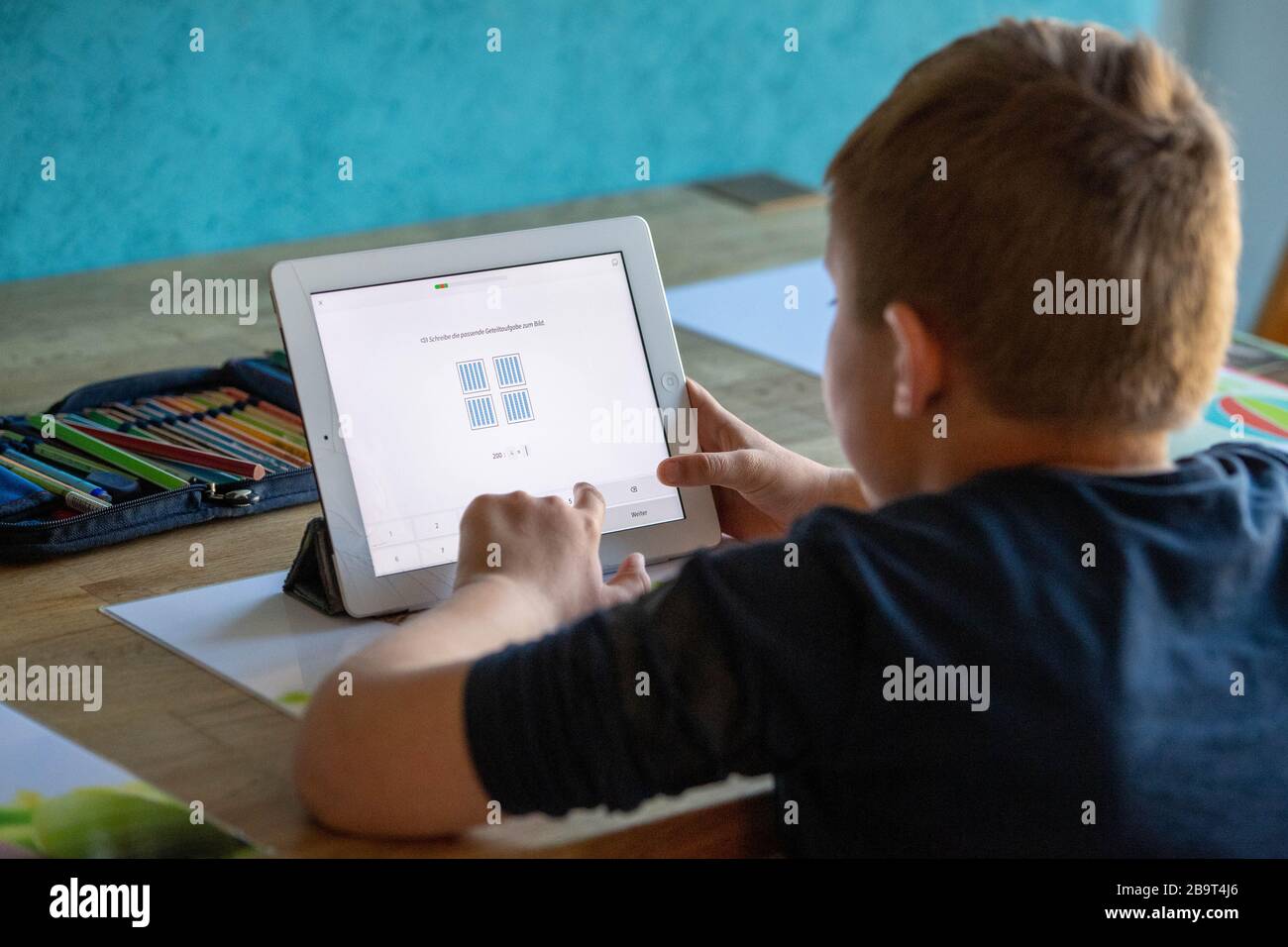 Tablet usage in education hi-res stock photography and images - Alamy