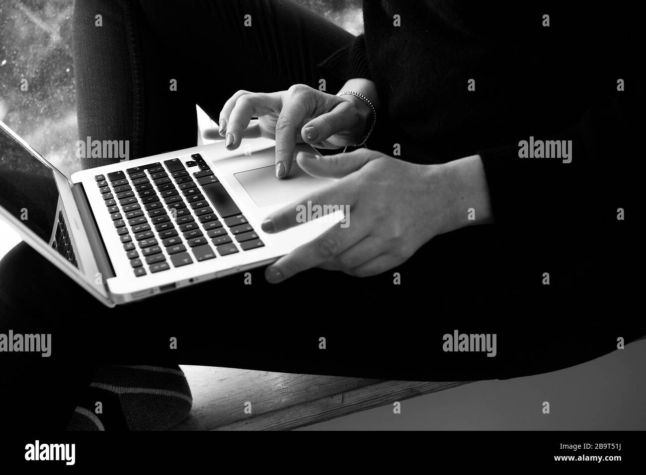 Working by a desk Black and White Stock Photos & Images - Alamy