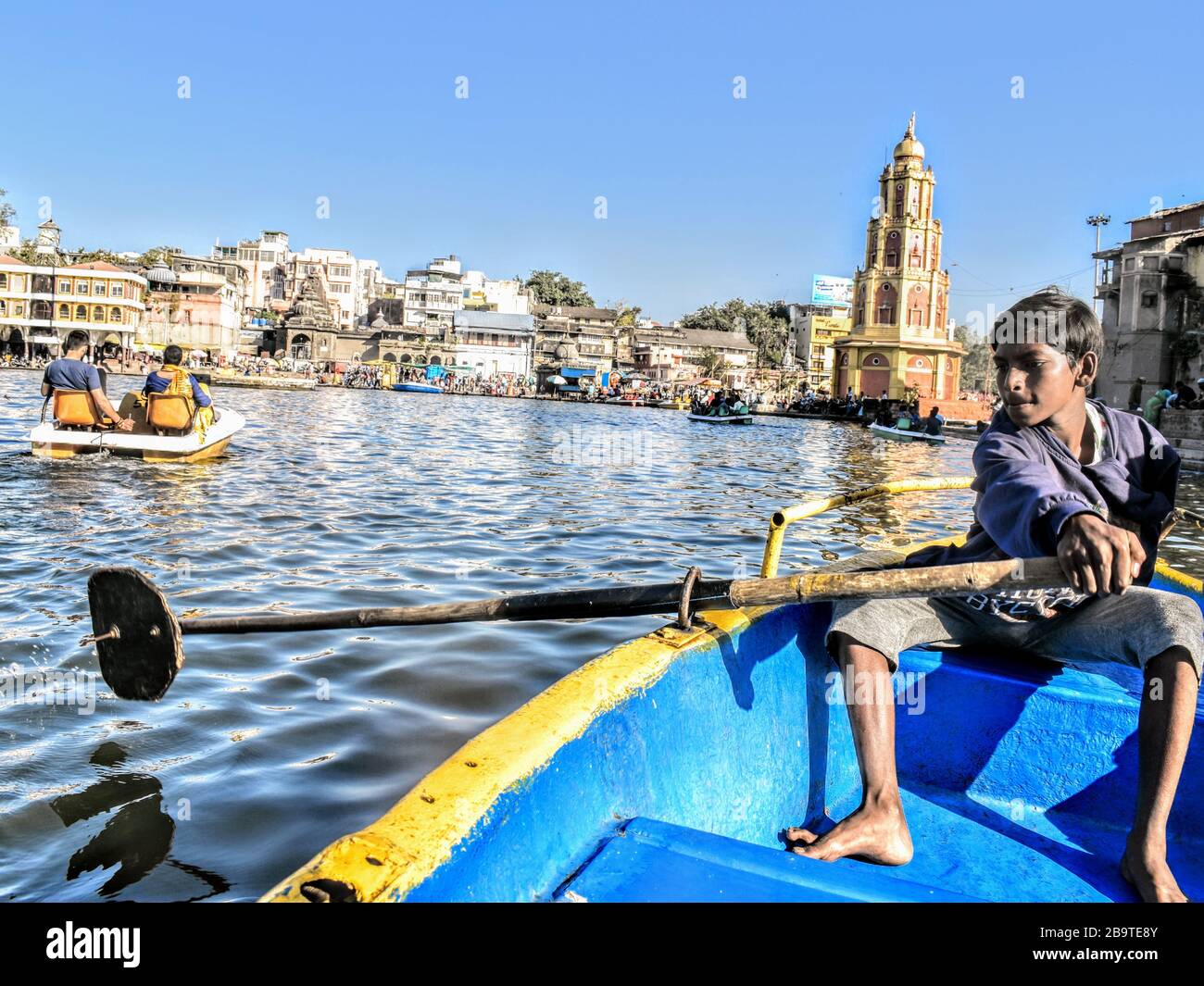 Pros and cons of paddle boating hi-res stock photography and images - Alamy