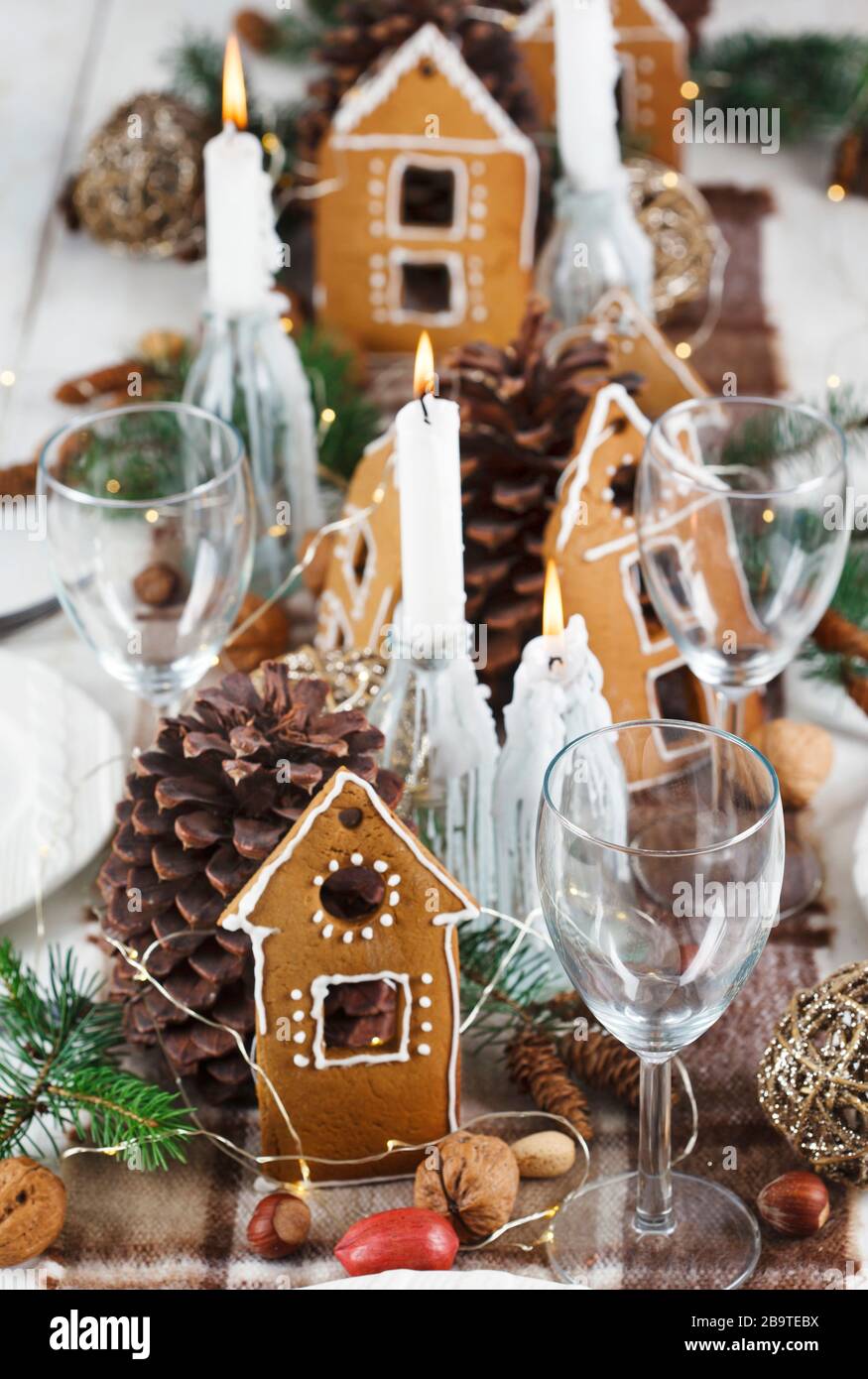 Gingerbread house table setting hi-res stock photography and images - Alamy