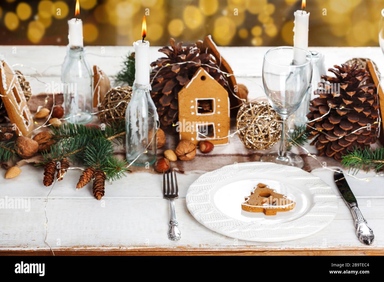 Gingerbread house table setting hi-res stock photography and images - Alamy
