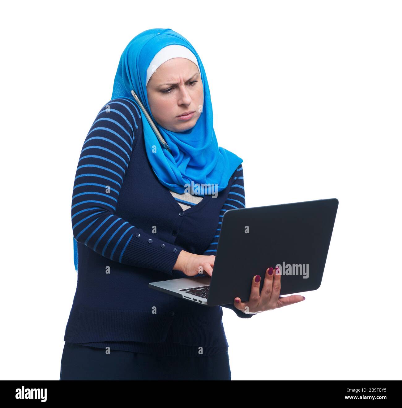 Arab female laptop hi-res stock photography and images - Alamy