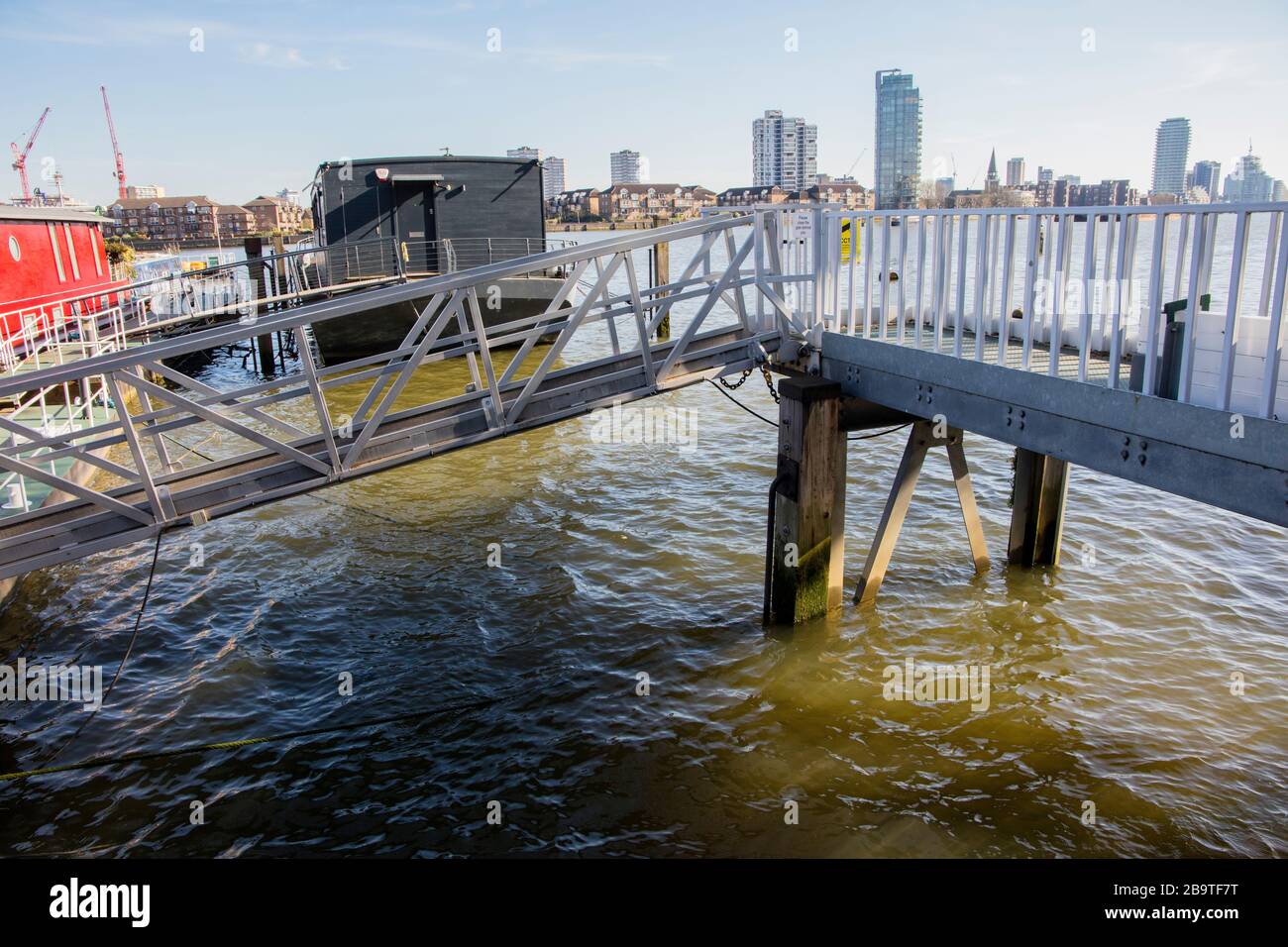 Chelsea houseboats hi-res stock photography and images - Alamy