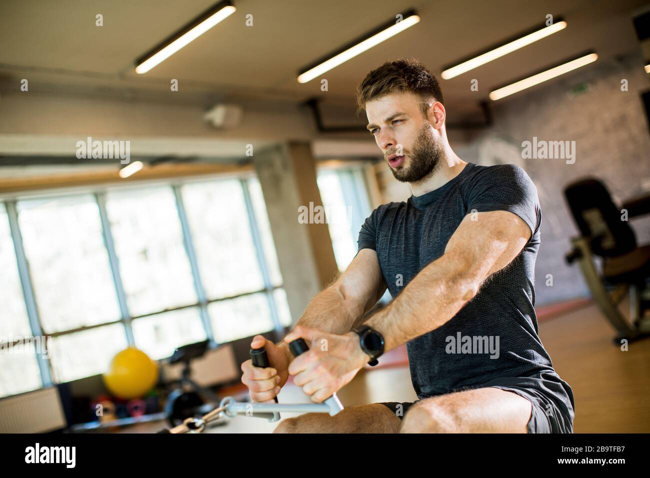 Using seated row machine hi-res stock photography and images - Alamy