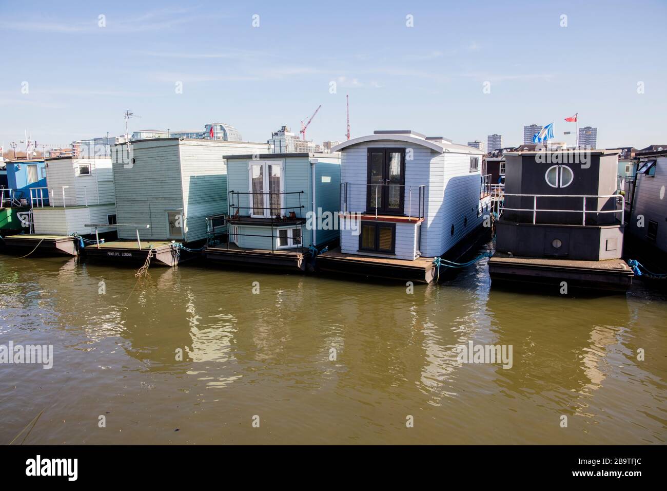 Houseboats moored on Cheyne Wharf, on the River Thames by Chelsea ...