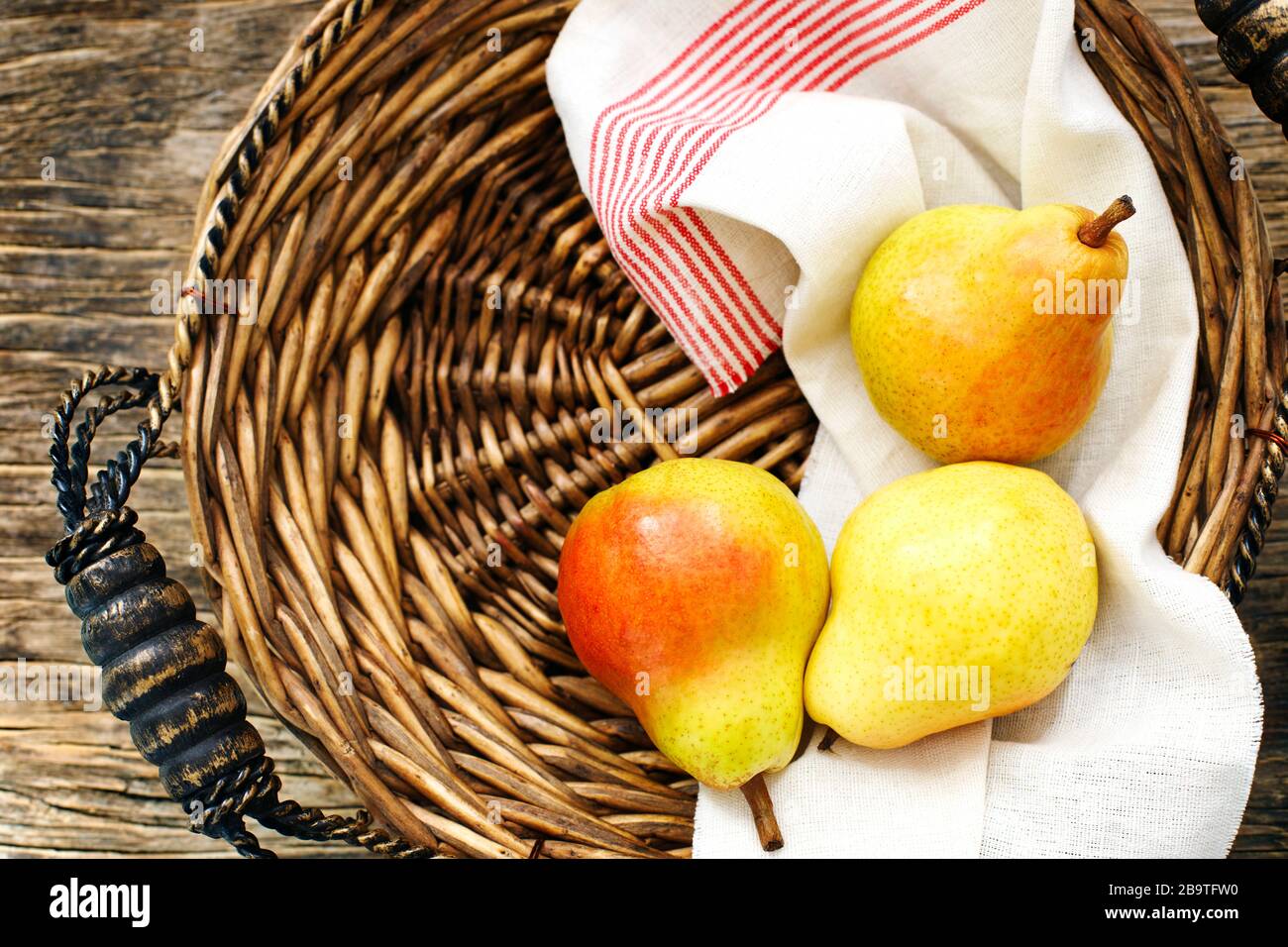 Pears in wooden tray hi-res stock photography and images - Alamy