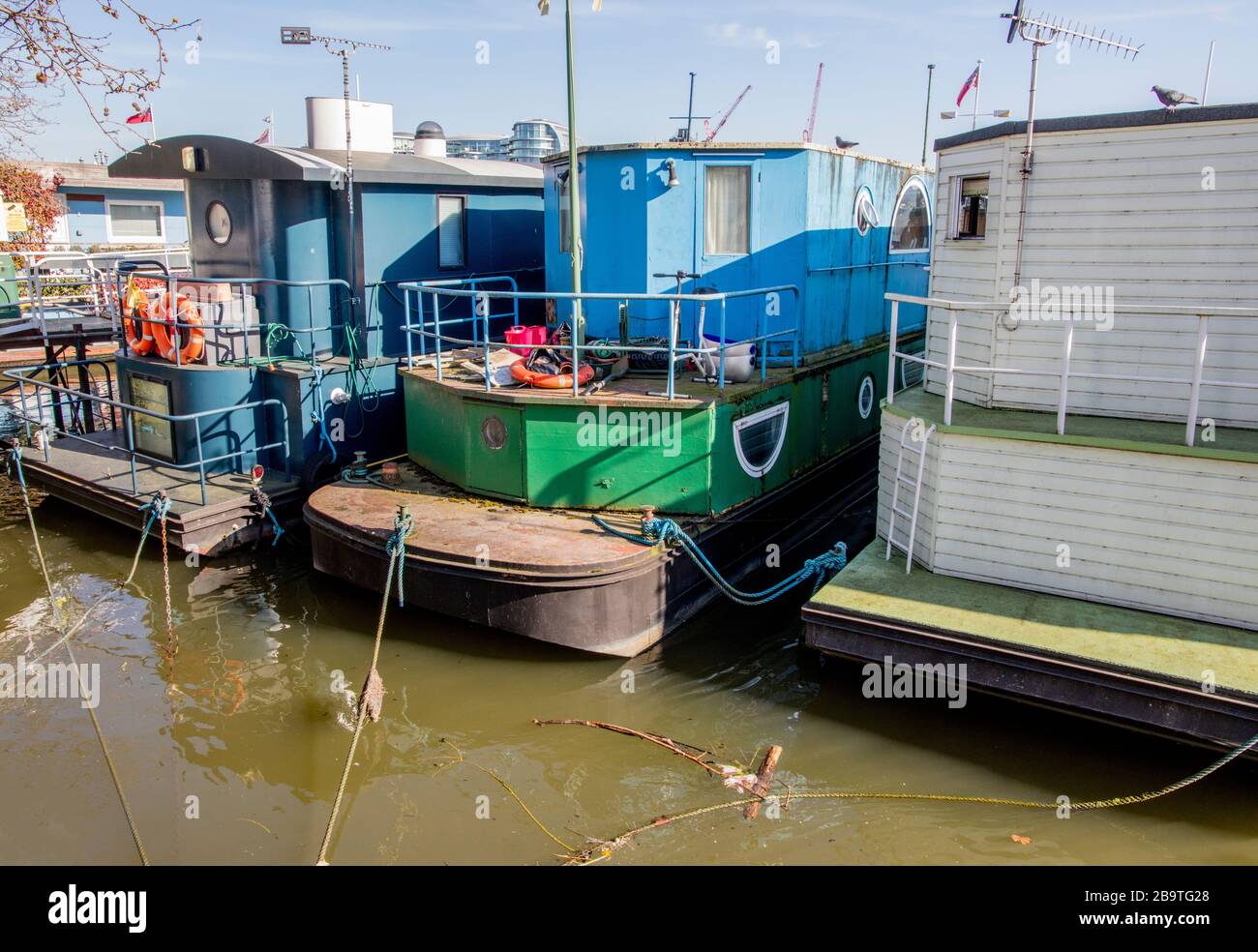 Cheyne Walk Houseboats High Resolution Stock Photography and Images - Alamy