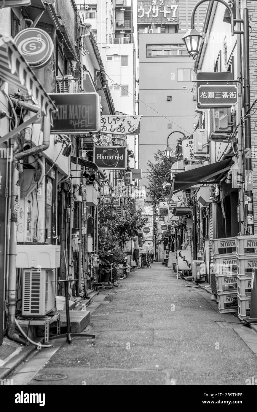 Tokyo back alley Black and White Stock Photos & Images - Alamy