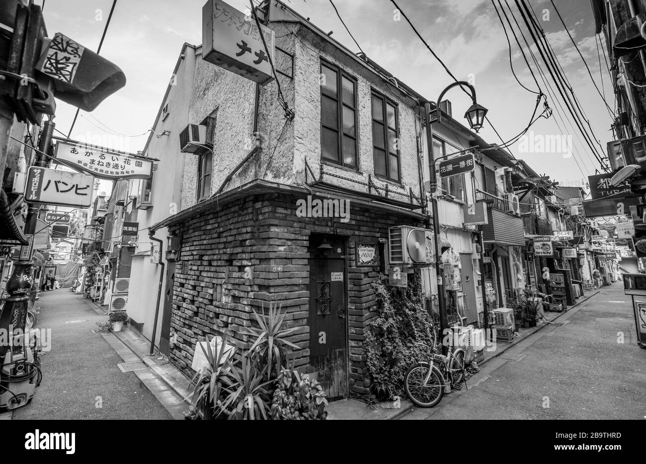 Small bar tokyo hi-res stock photography and images - Alamy