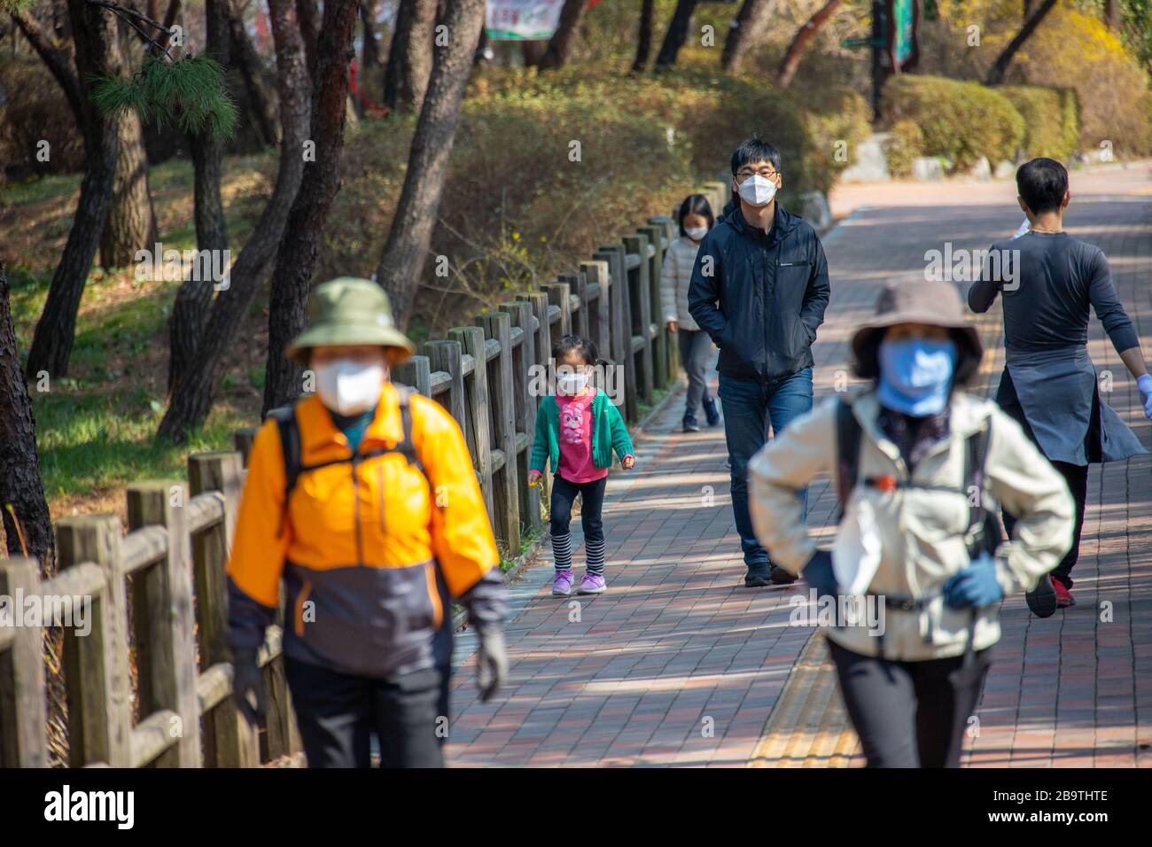 People wearing masks hi-res stock photography and images - Alamy