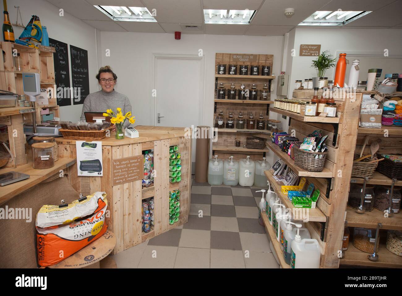 Inside a zero waste store in the UK Stock Photo - Alamy