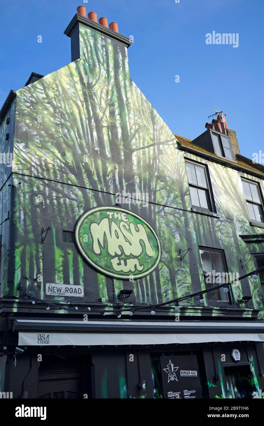 Mash tun hi-res stock photography and images - Alamy