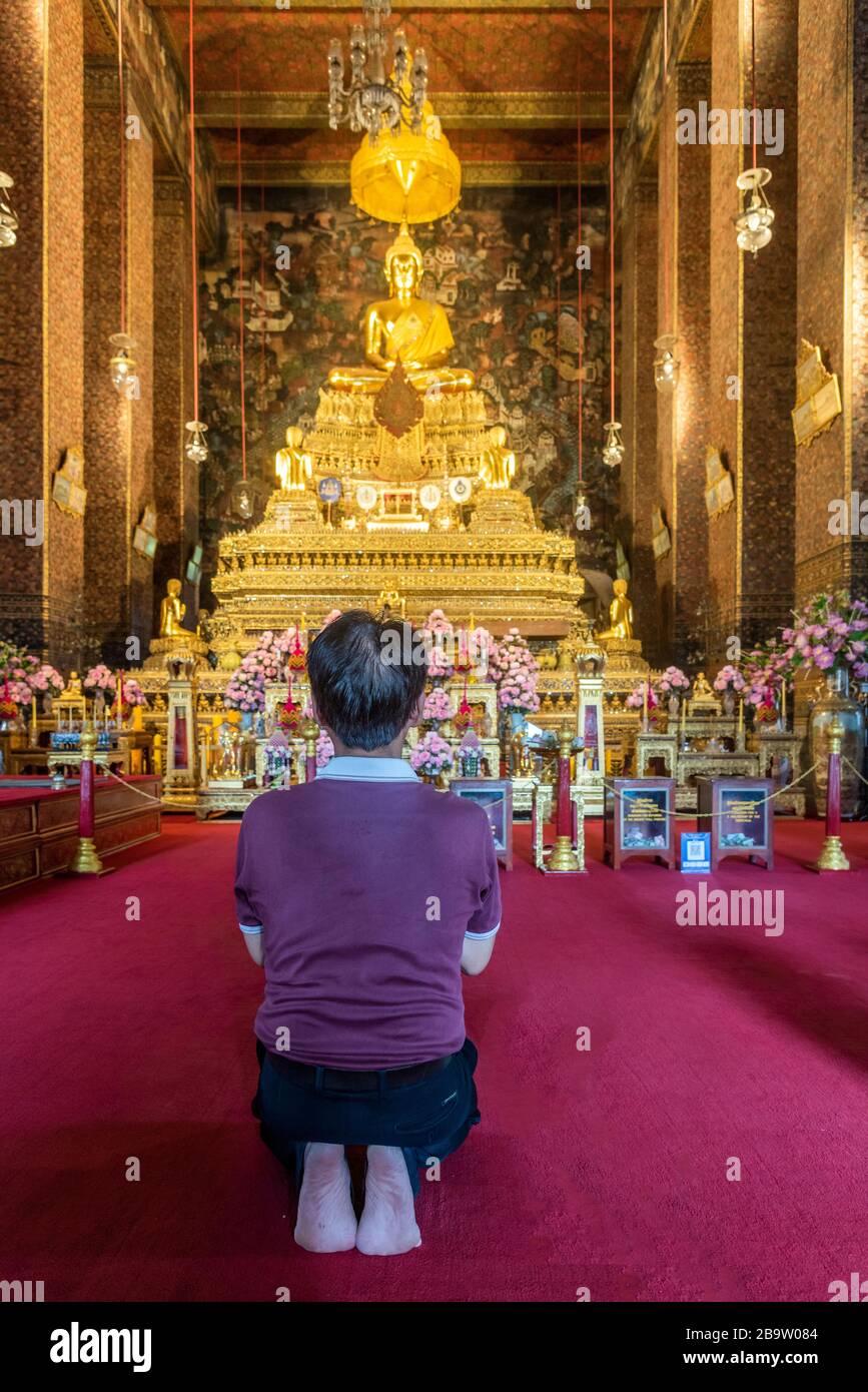Bangkok prayer hall hi-res stock photography and images - Alamy