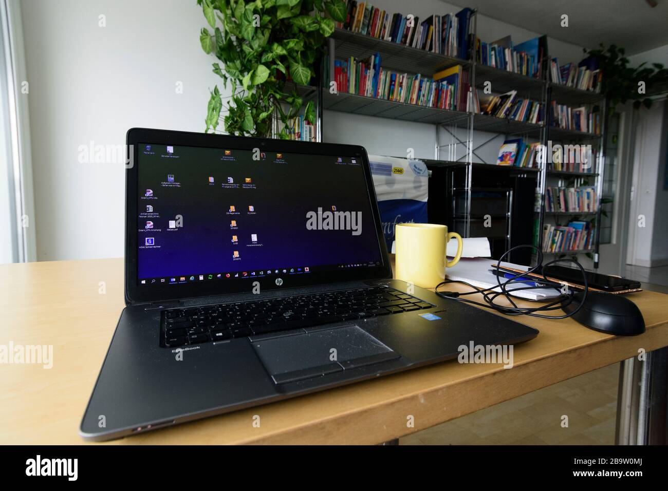 Office toilet hi-res stock photography and images - Alamy