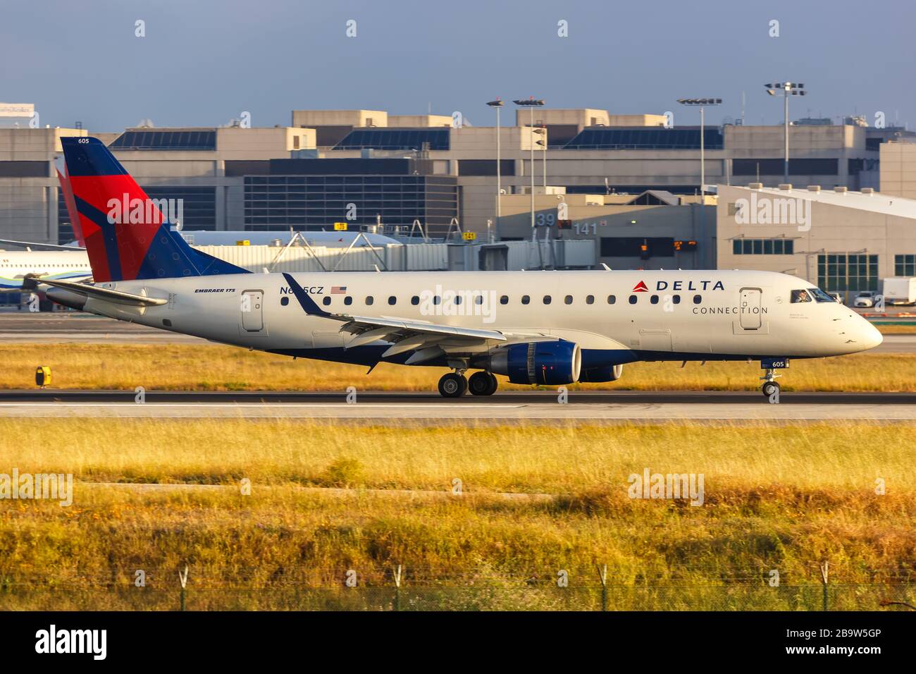Los Angeles, California – April 14, 2019: Delta Connection Embraer 175 ...