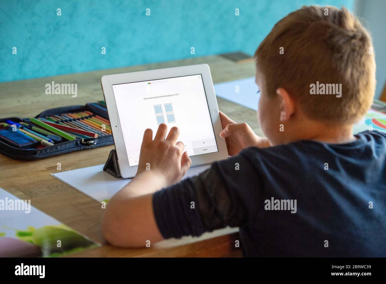 Tablet usage in education hi-res stock photography and images - Alamy