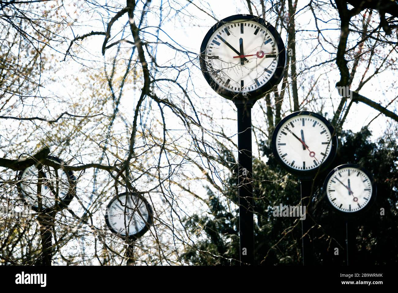 Uhr installation hi-res stock photography and images - Alamy