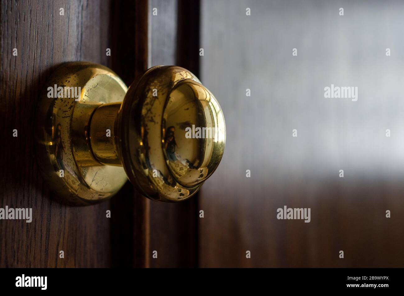 Gold door handle hi-res stock photography and images - Alamy