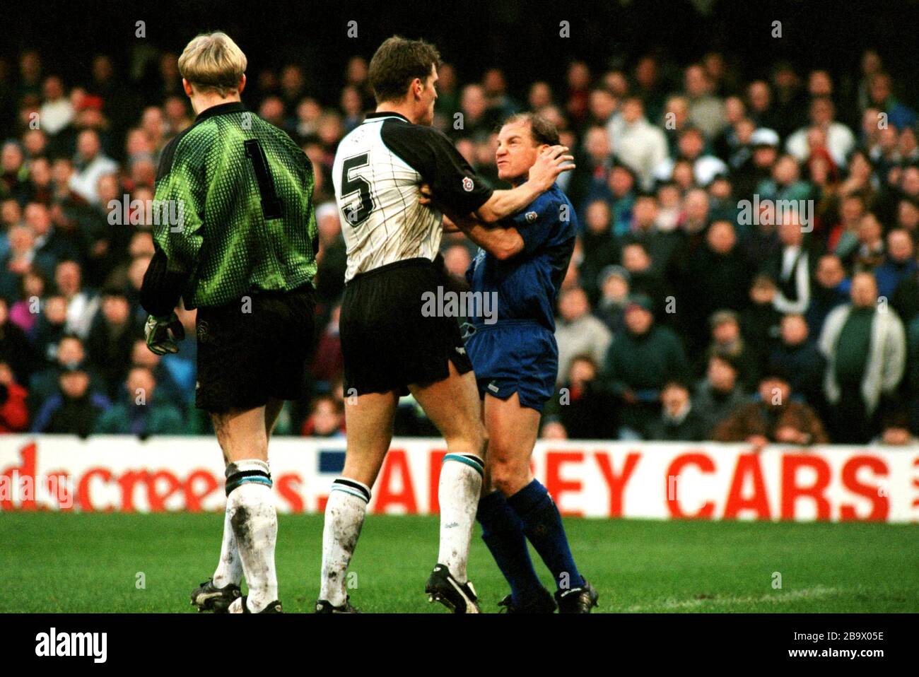 DAVID SPEEDIE LEICESTER CITY SHOWS HIS ANGER AT CRAIG SHORT DERBY ...