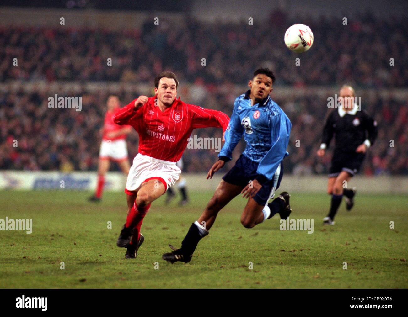 Nottingham forests steve stone and middlesbroughs richard liburd hi-res ...