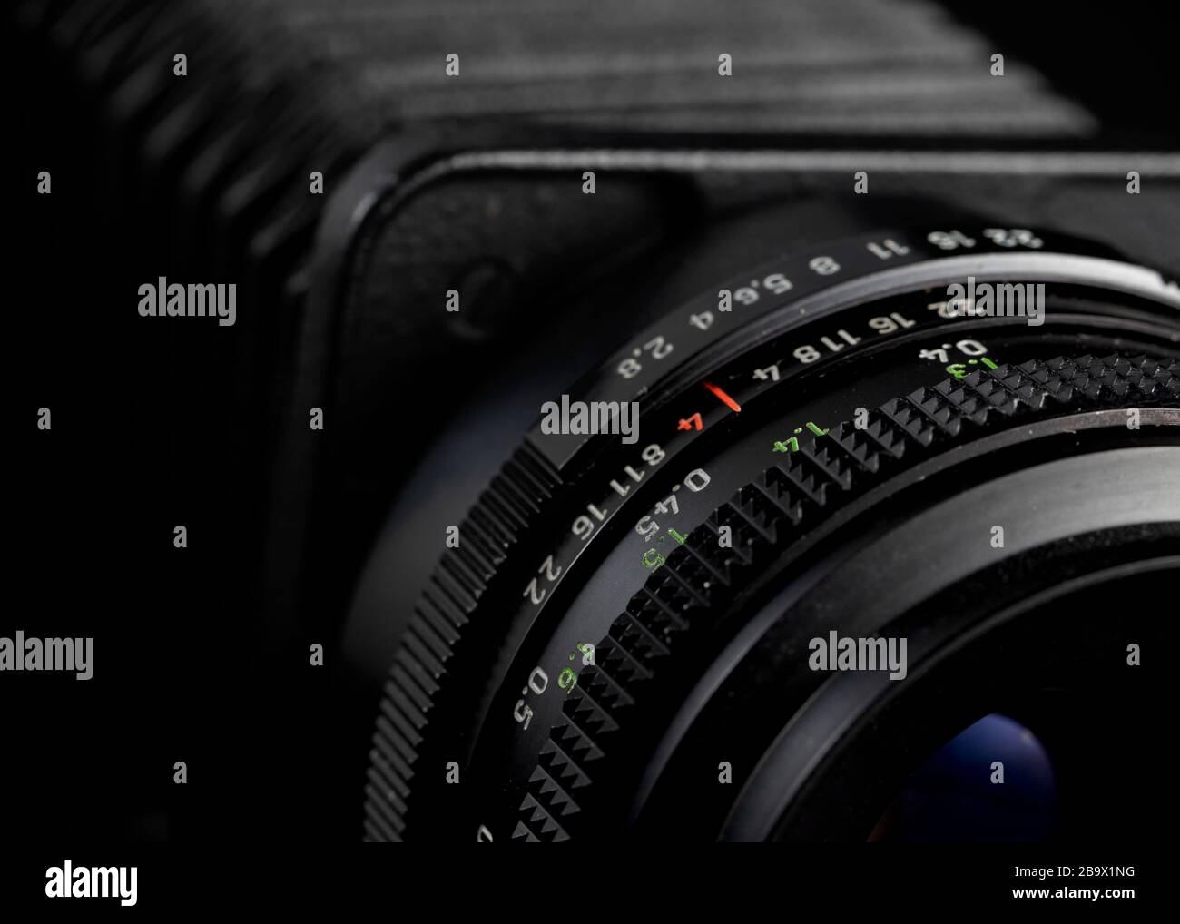 Bellow lens hi-res stock photography and images - Alamy