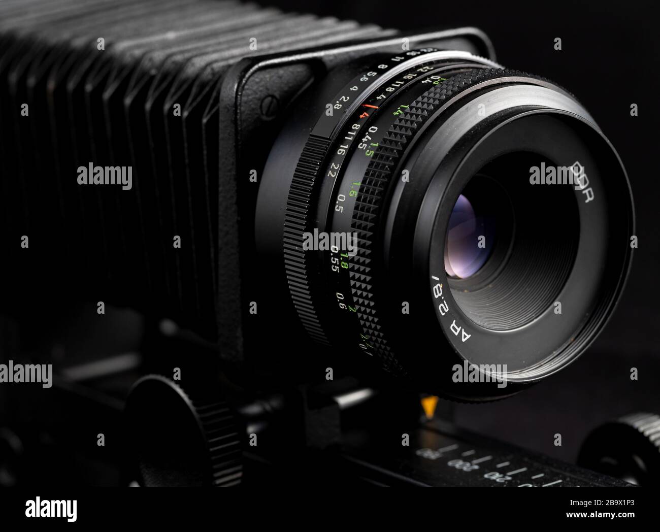 Bellow lens hi-res stock photography and images - Alamy