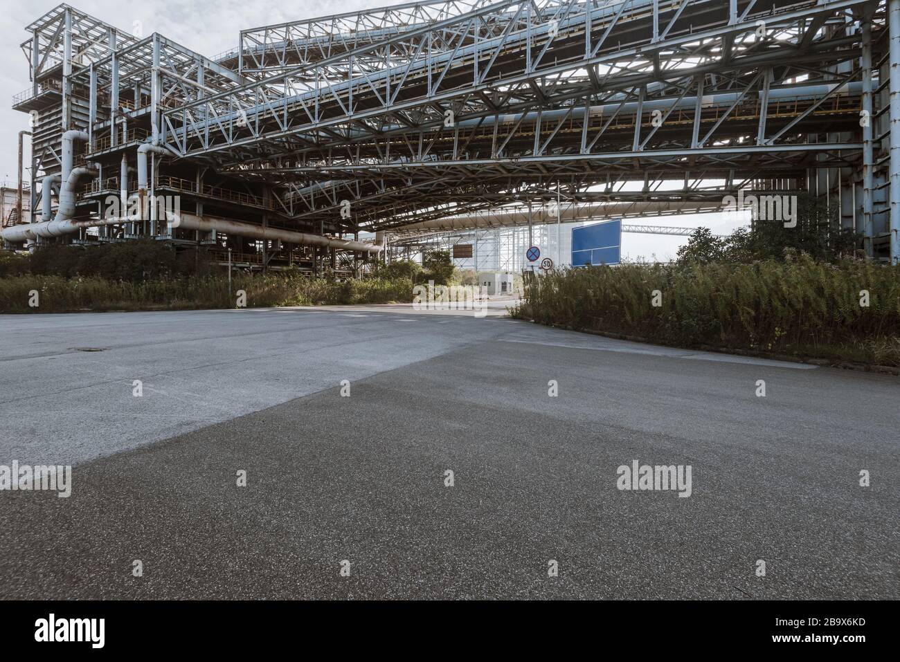 Industrial metal flooring hi-res stock photography and images - Alamy