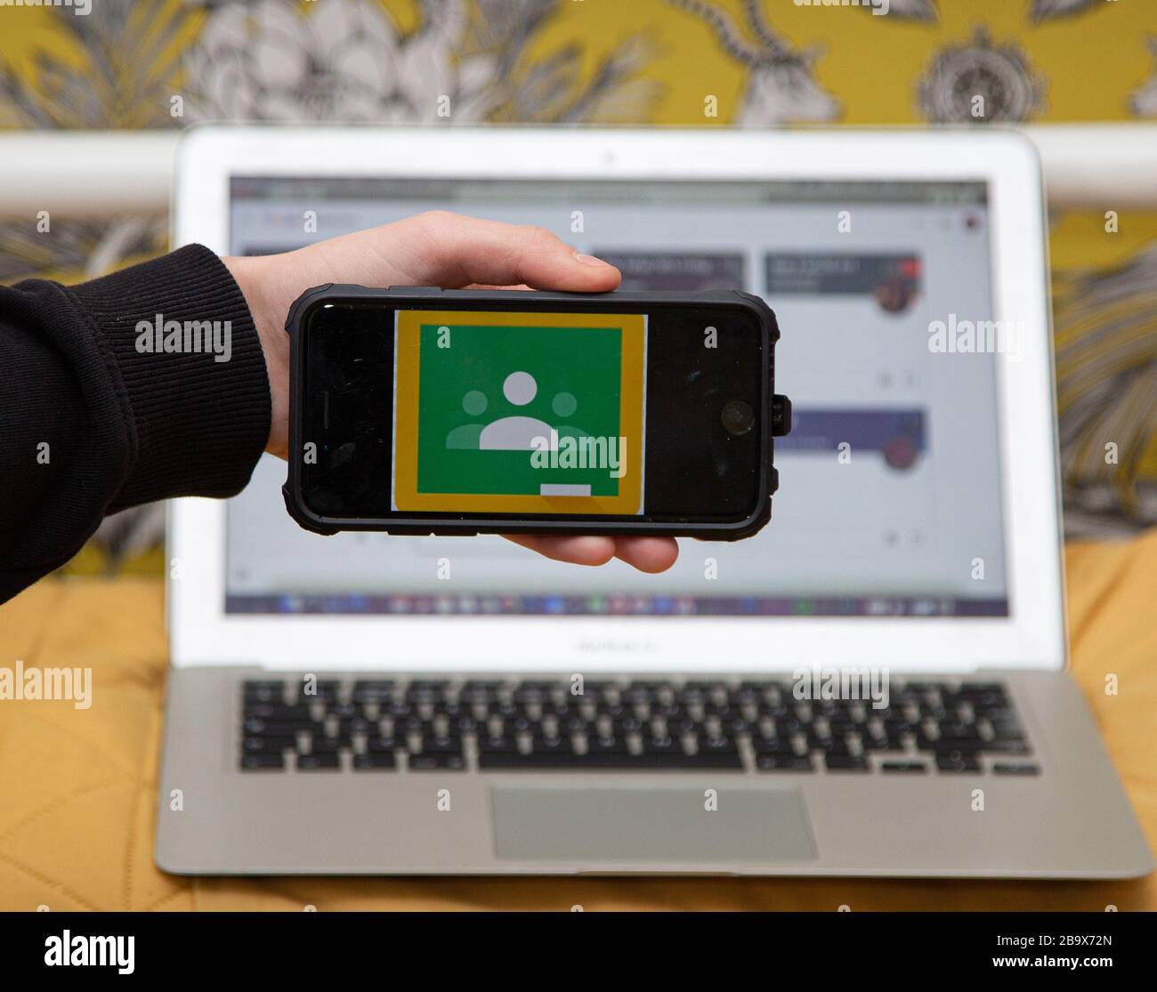 Google classroom hi-res stock photography and images - Alamy