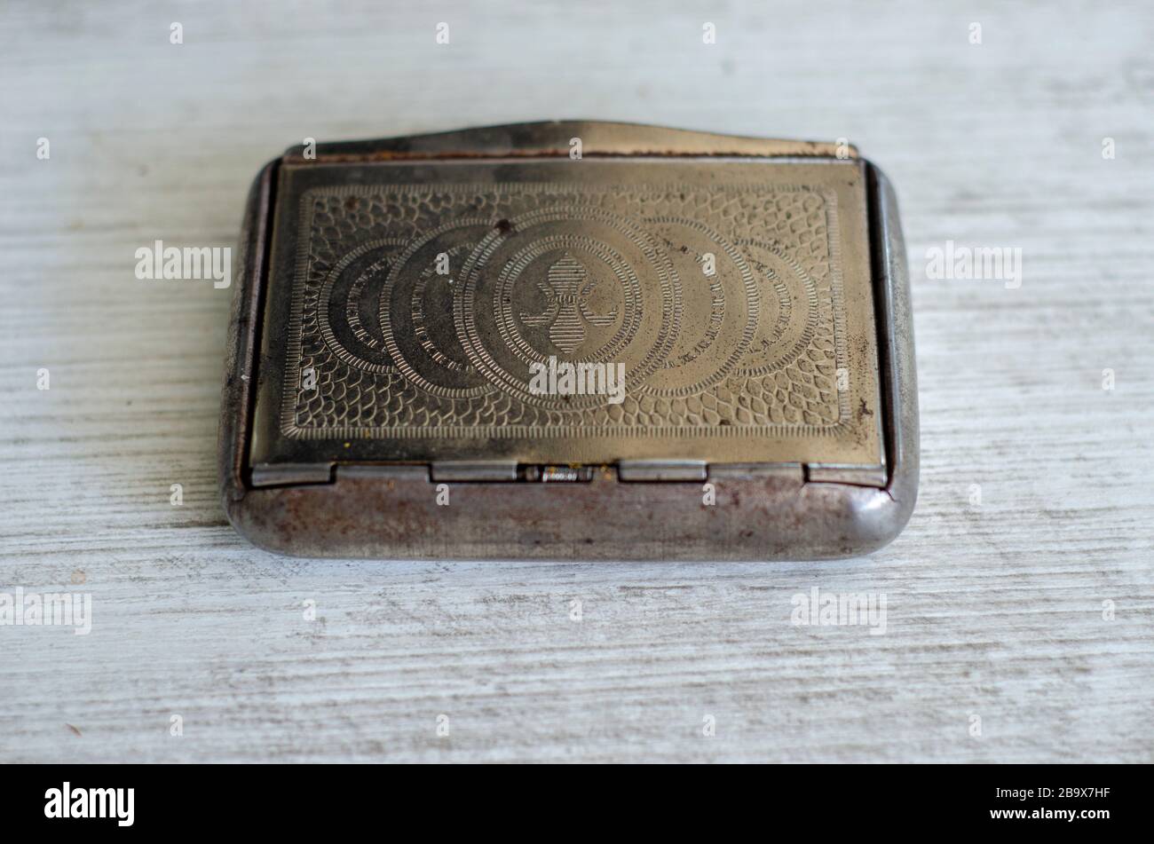 Vintage cigarette case hi-res stock photography and images - Alamy