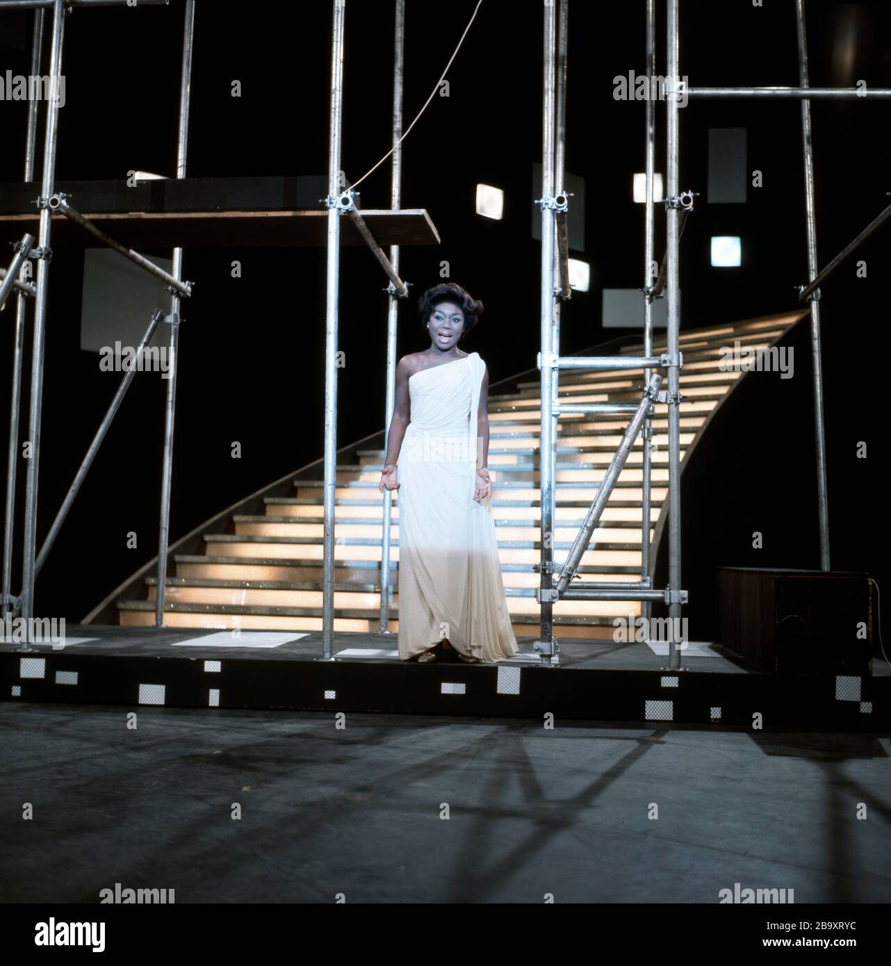 Singer soprano hi-res stock photography and images - Alamy