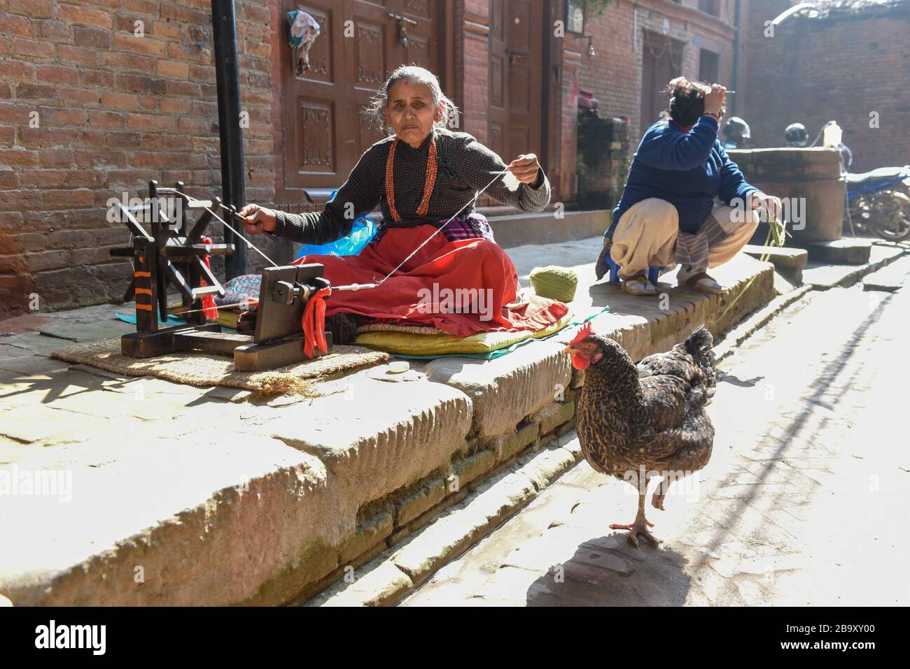 Nepal woman clothing loom hi-res stock photography and images - Alamy