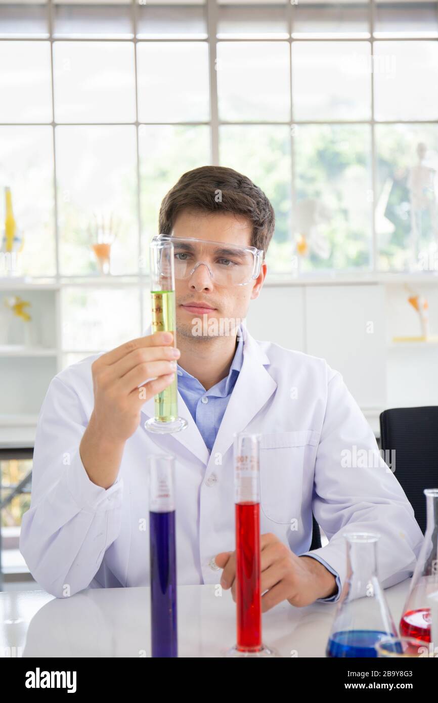 Science lab coat hi-res stock photography and images - Alamy