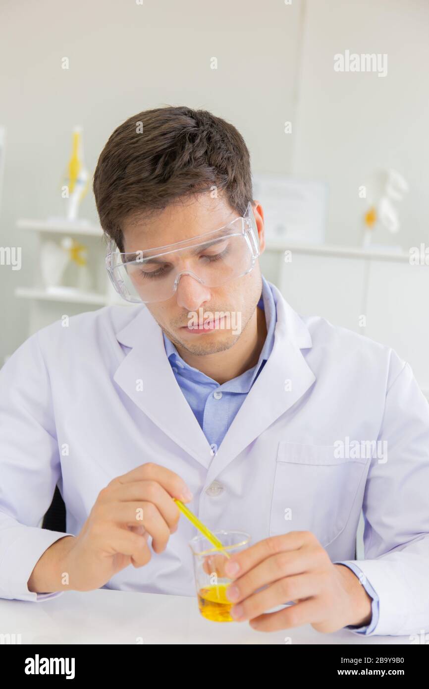 Science lab coat hi-res stock photography and images - Alamy