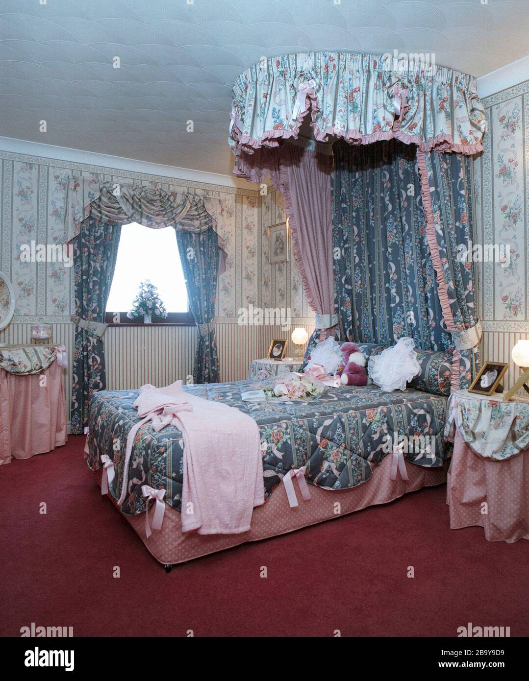 Dated house interiors from 1991, in Hastings, Southern England, UK ...