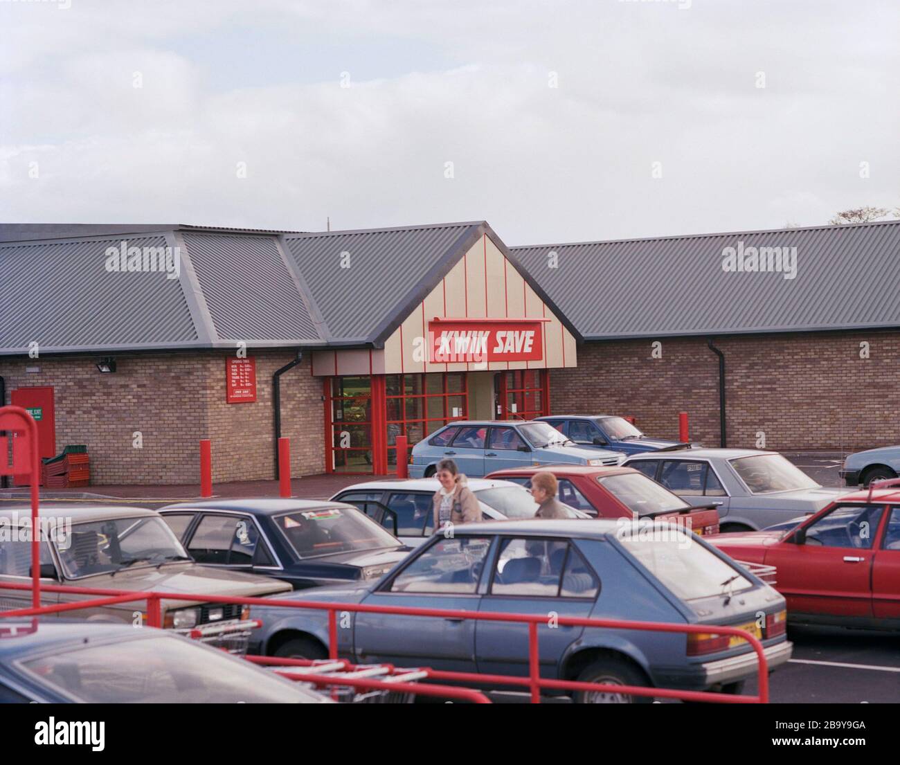 Kwik save supermarket in South Wales, UK, in 1991 Stock Photo - Alamy