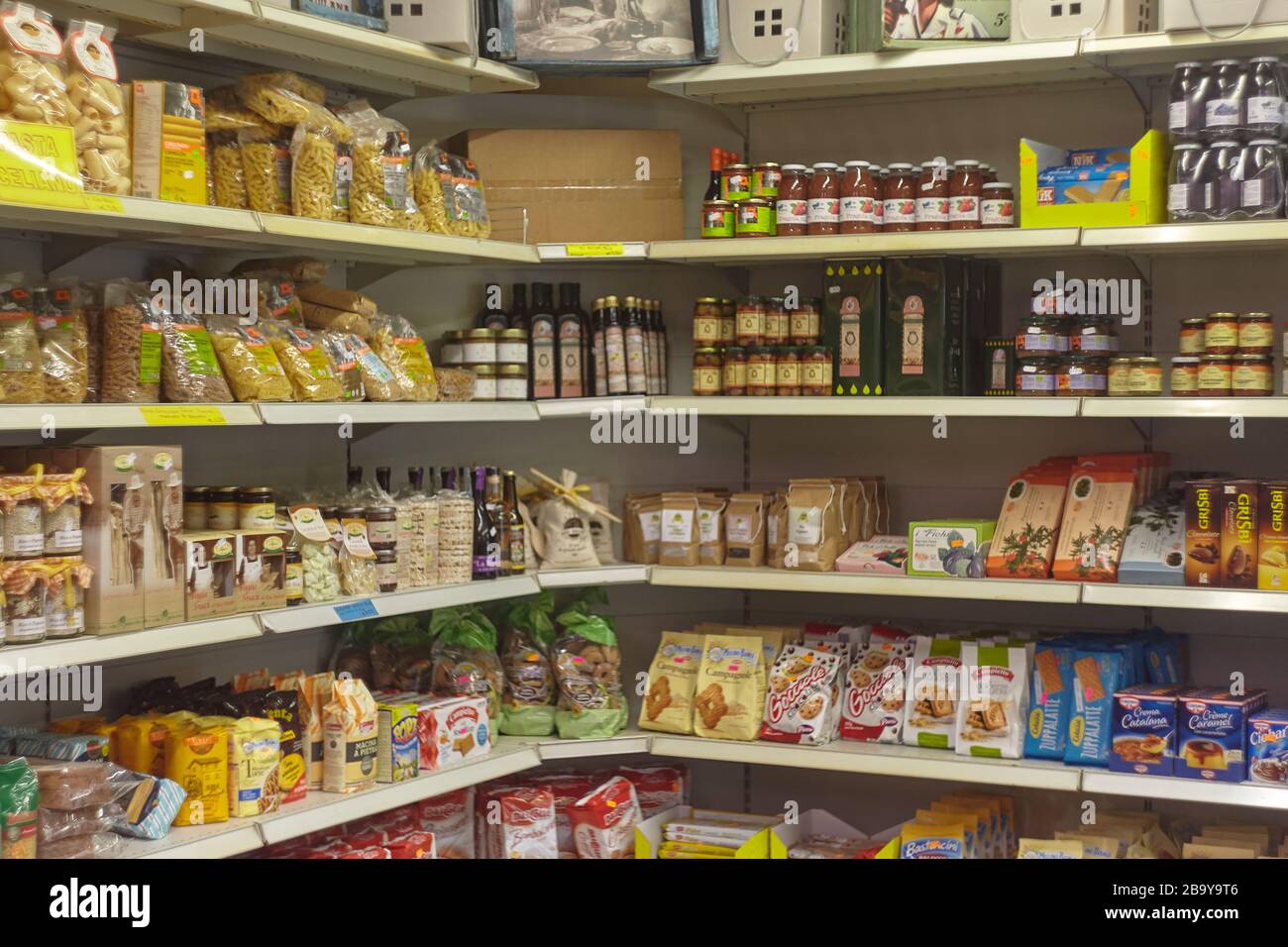 Grocery Store Shelves High Resolution Stock Photography and Images - Alamy
