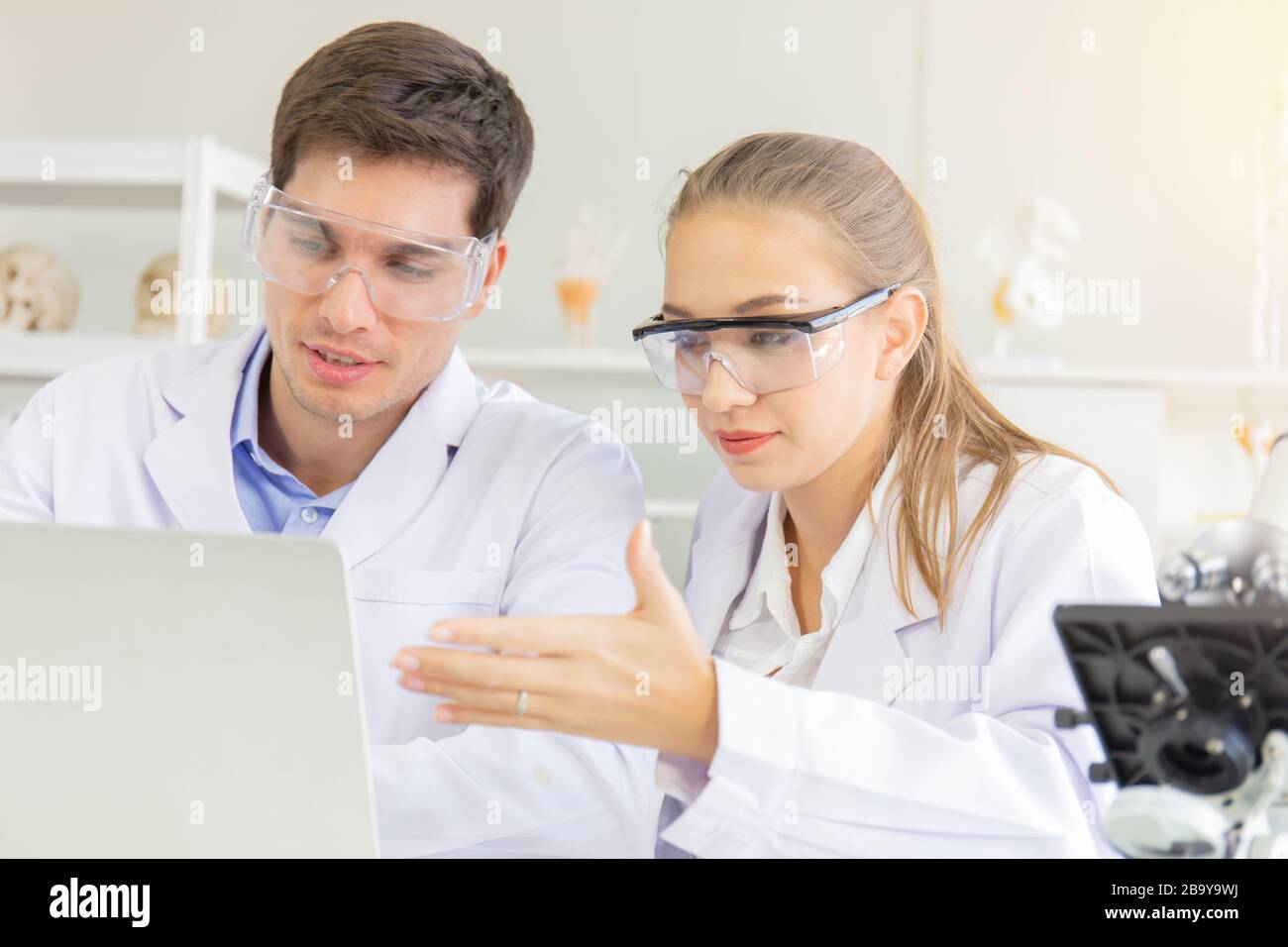 Female researchers in lab hi-res stock photography and images - Alamy