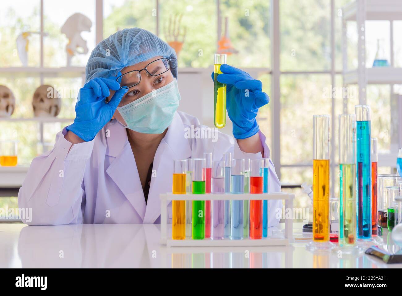 Asian female lab technician hi-res stock photography and images - Alamy