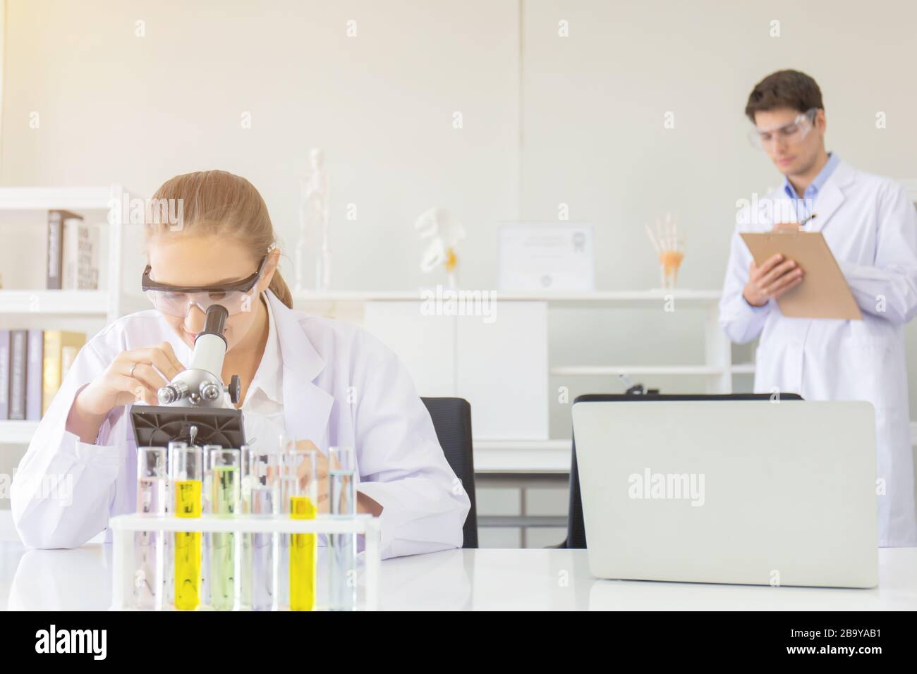 Scientist working lab hi-res stock photography and images - Alamy