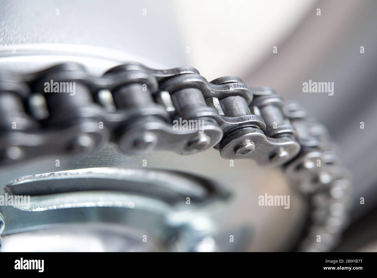 A close view of a transimssion chain of a motorbike Stock Photo - Alamy